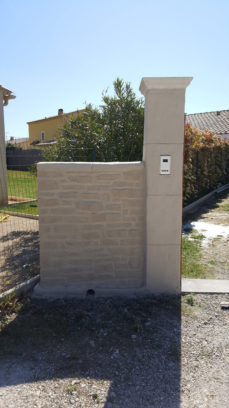 Mur de clôture finition pierre - Maubec - Les Pierres de Provence